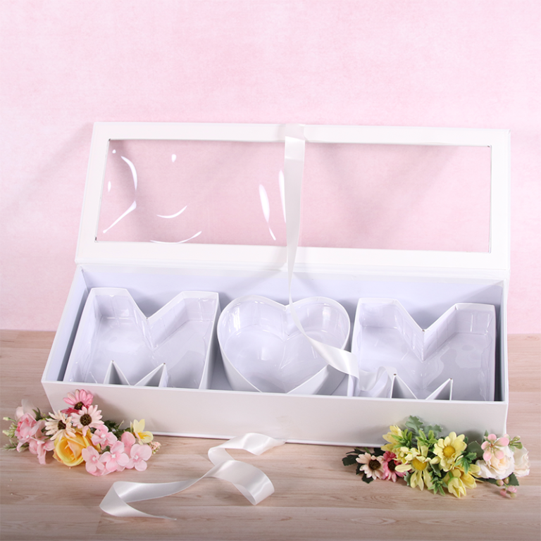 CAJA DE CARTÓN RÍGIDO LETRAS MOM