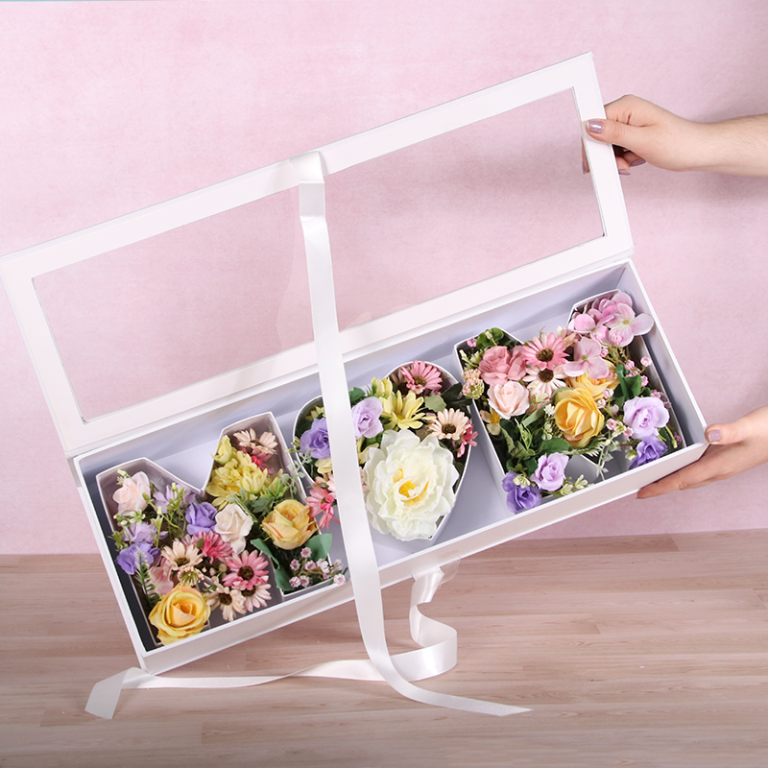 CAJA DE CARTÓN RÍGIDO LETRAS MOM